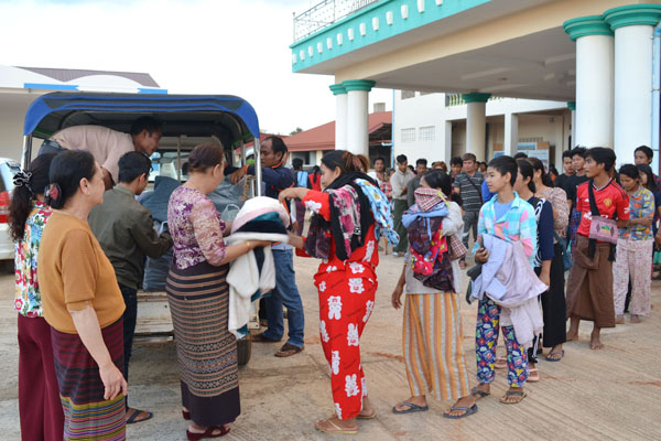 တန့်ယန်းမြို့နယ်တွင် ဓမ္မဂုဏ်ရည်ရိပ်သာမိသားစုမှ ယာယီနေရပ်စွန့်ခွာသူမ